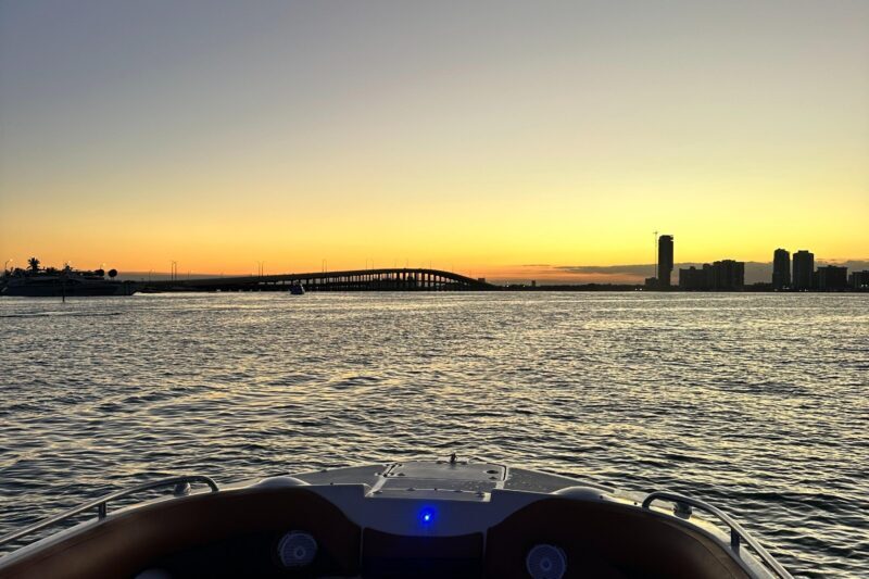 Private Boat Rental in Miami for 10 People - The Sum Up