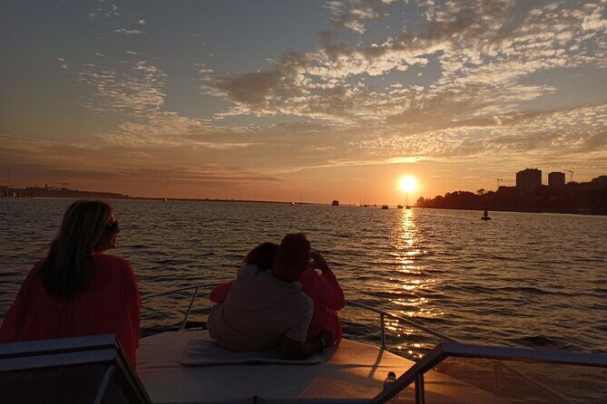 Private Boat Tour 1h30m with Sunset option, group price up to 6px - Key Points
