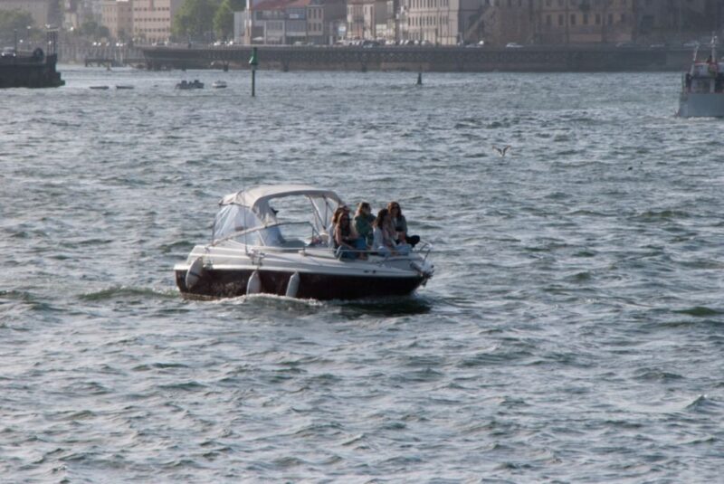 Private Boat Tour 6 Bridges 1h30, group price up to 6px - The Itinerary in Detail