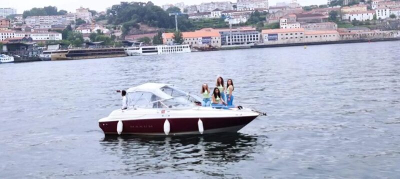 Private Boat Tour 6 Bridges 1h30, group price up to 6px - Who Should Consider This Tour?