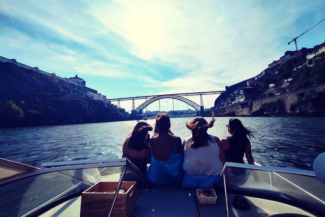 Private Boat Tour 6 Bridges and Ribeira 1h30 group price up to 6px - Who Is This Tour For?