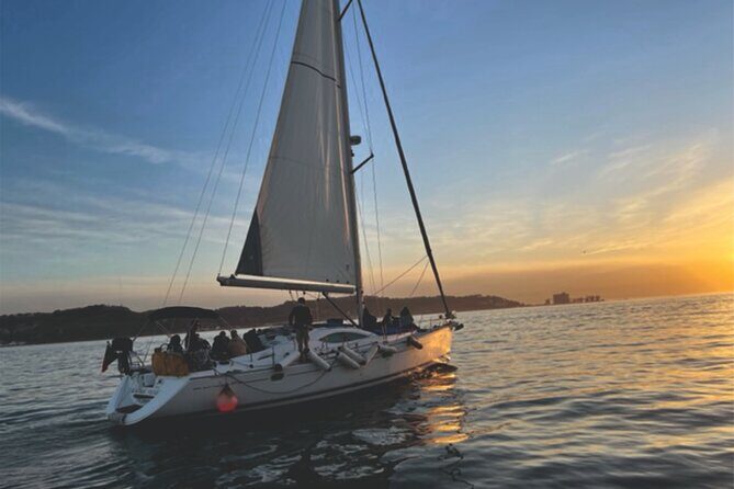 PRIVATE BOAT TOUR Lisbon - Authenticity and Quality of the Experience