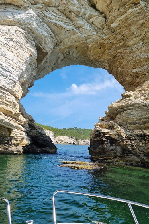 Private boat tour of the coast with swimming stop. - An in-depth look at what this tour offers