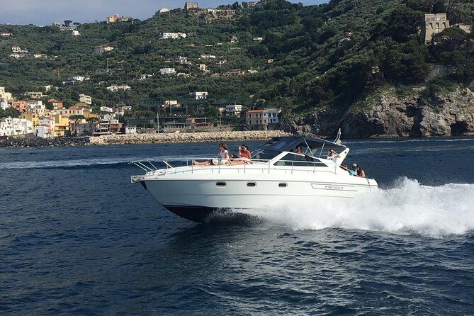 Private boat tour to Capri departing from Sorrento - The natural wonders of Capri from the water