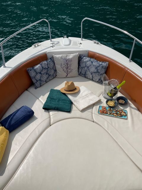 Private boat tour to Capri with aperitif - Key Points