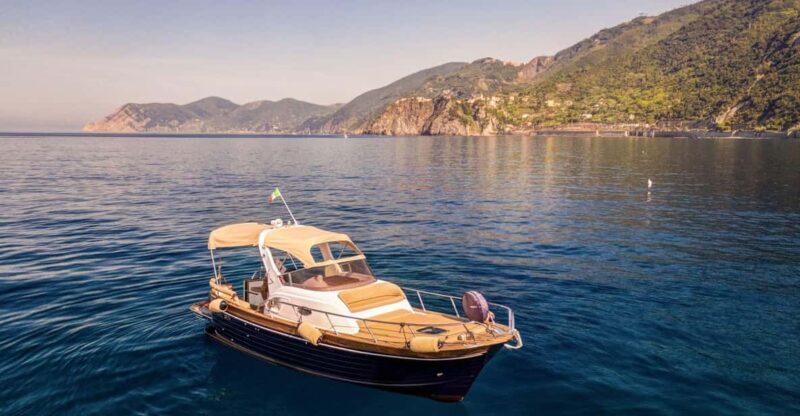 Private Boat Tour to the Gates of the Cinque Terre (HD) - Key Points