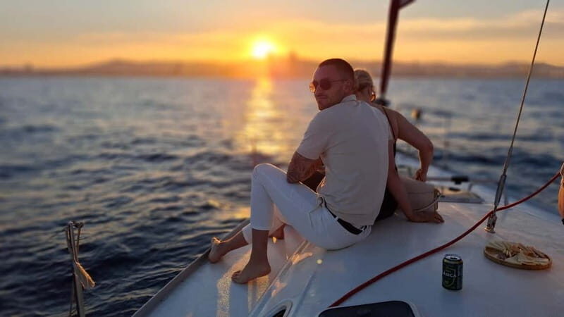 Private boat with open bar and snacks - Who Should Consider This Experience
