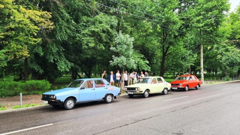 Private Bucharest Driving Tour with a Vintage Car- 120min - Final Stop & Return to Revolution Square