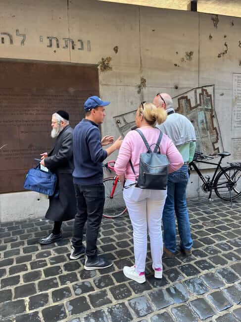 PRIVATE Budapest Jewish Heritage Walking Tour - Food Tasting - Exploring Budapest’s Jewish Quarter: An Insightful Walk