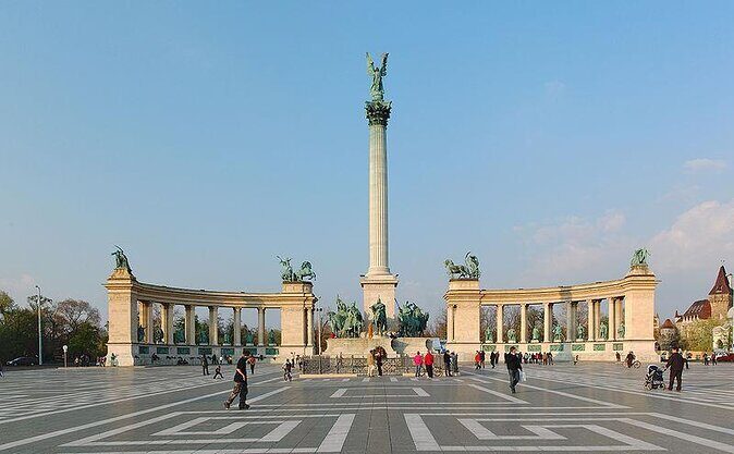 Private Budapest Sightseeing Tour: Royal Castle, Heroes Square, Chain Bridge - Exploring Budapest with a Private Guided Tour
