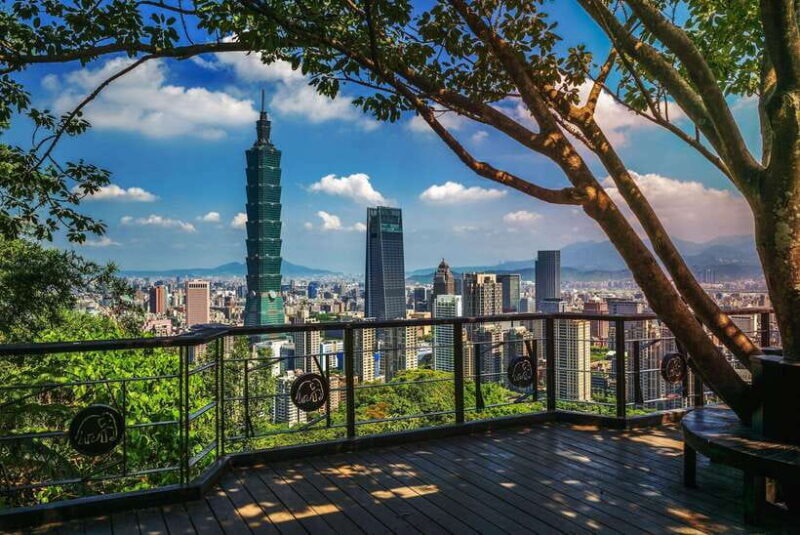 Private Car: 8-Hour Customized Taipei City Exploration! - How This Tour Offers Flexibility and Personal Touches
