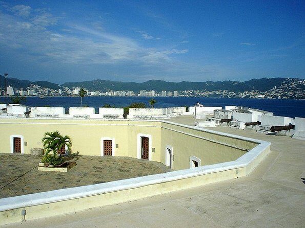 Private Car and Tour Guide Service in Acapulco - Exploring Acapulco with a Private Car and Guide Service