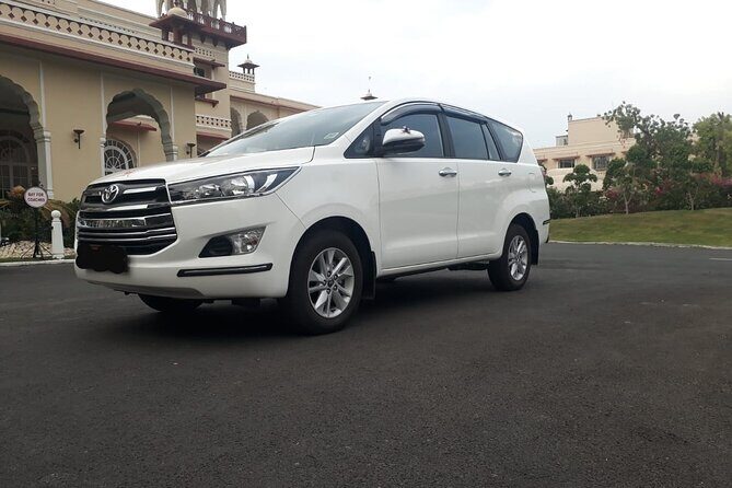 Private car Jaipur to Agra - The Vehicle and Comfort Level