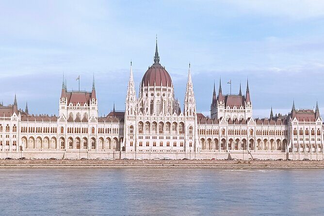 Private car or minivan transfer from Budapest to Vienna or back. - A Reliable and Hassle-Free Way to Cross Borders