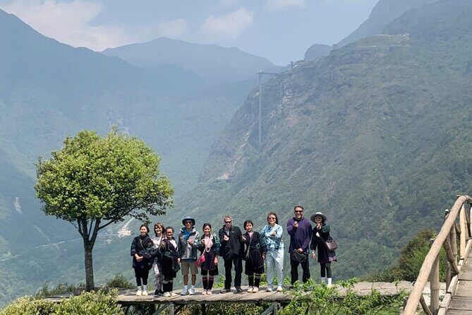 Private Car Tour to Lonely Tree, Heavens Gate and Glass Bridge - Analyzing the Value