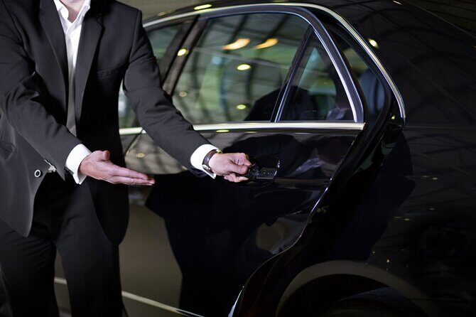 Private car with a driver in Paris - Key Points