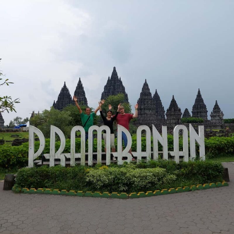 Private Car Yogyakarta: One Day Tour Borobudur and Prambanan - Key Points