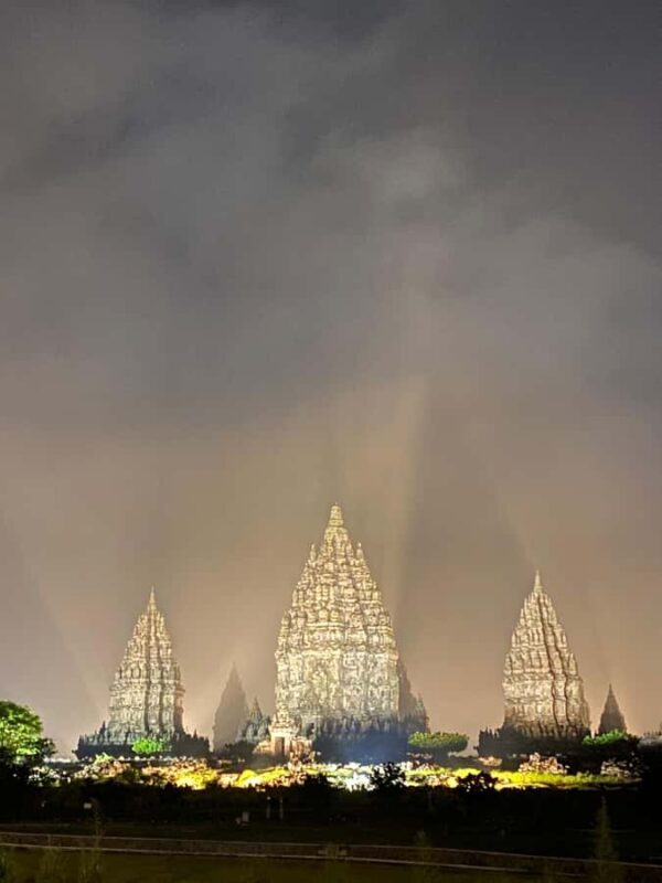 Private Car Yogyakarta: One Day Tour Borobudur and Prambanan - In The Sum Up