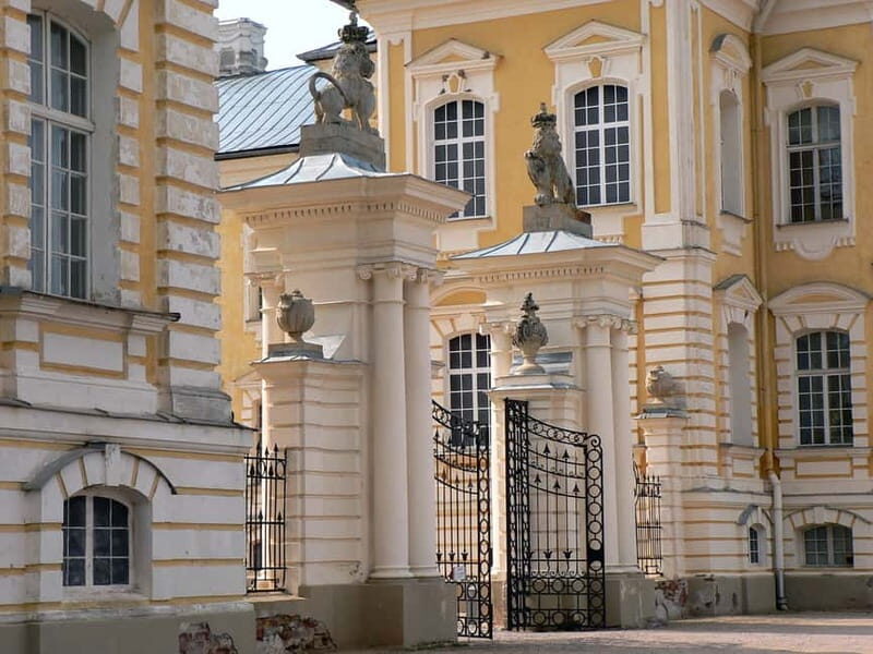 Private Castle tour from Riga:Rundale, Bauska+Hill of Cross - FAQ
