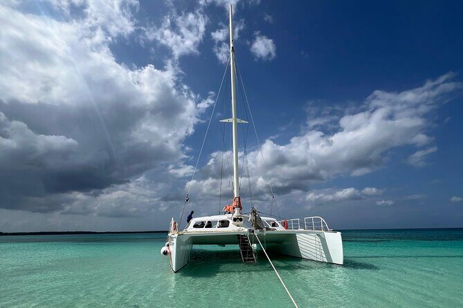 Private Catamaran Cruise to Bahia de las Aguilas - The Sum Up