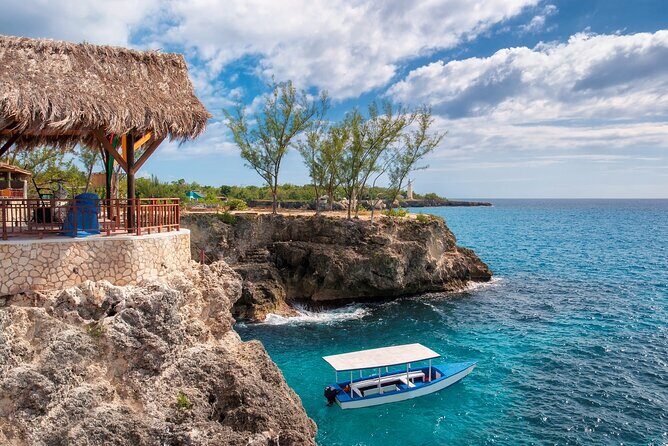 Private Catamaran Cruise Tour in Negril Beach and Rick's Cafe - What You Can Expect from the Tour