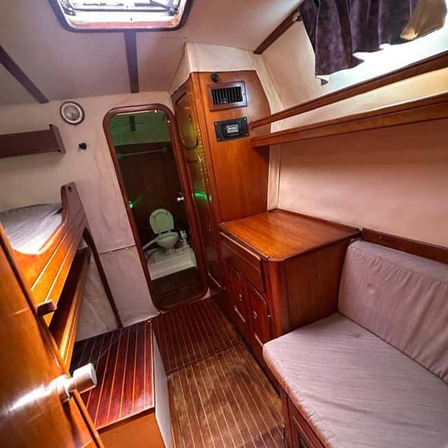 Private catamaran for groups with Lunch & Drinks - Key Points