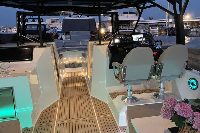 Private catamaran sailing experience around Barcelona - FAQs