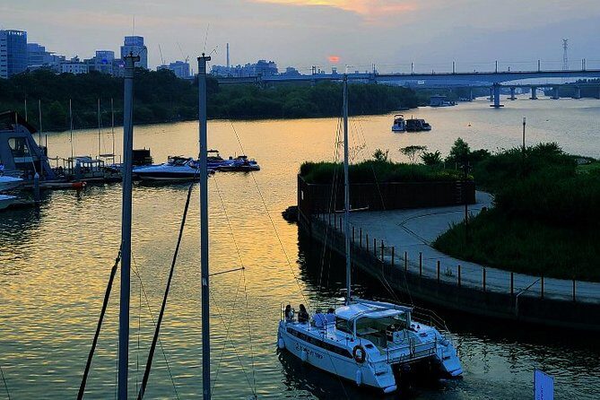 Private Catamaran Yacht Tour in Han River - The Two Main Stops: Scenic and Yacht Watching