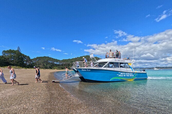 Private Charter: Hole in the Rock Cruise with Island Stopovers - Key Points