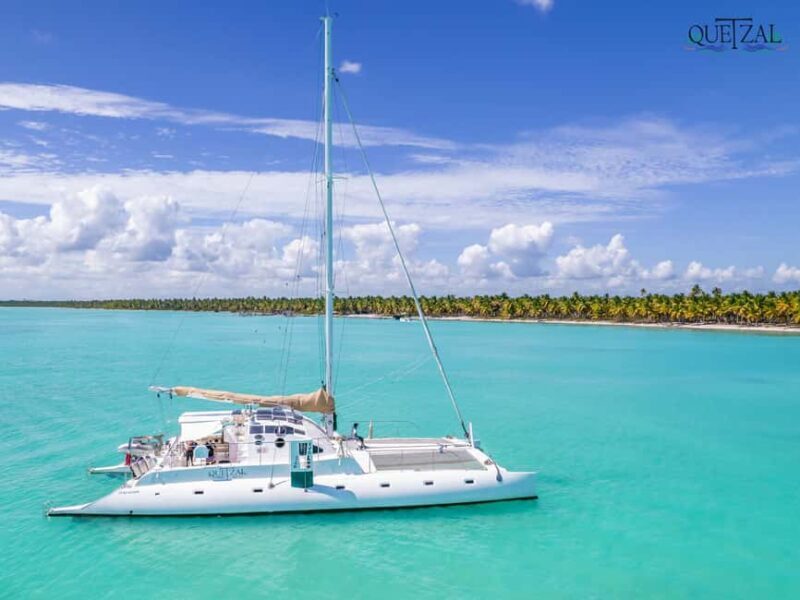 Private charter on a luxury catamaran - Food and Drinks: Gourmet Touches at Sea
