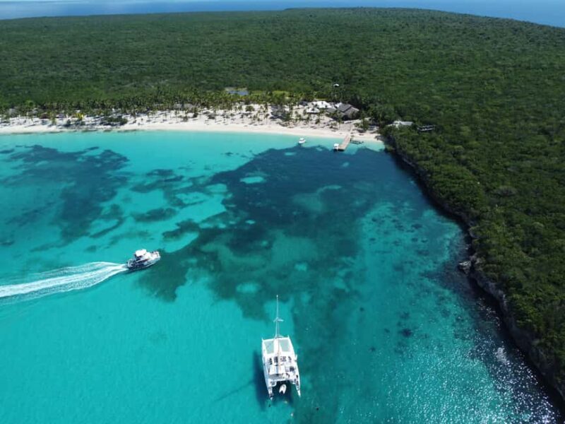 Private charter on a luxury catamaran - Practical Details and Considerations