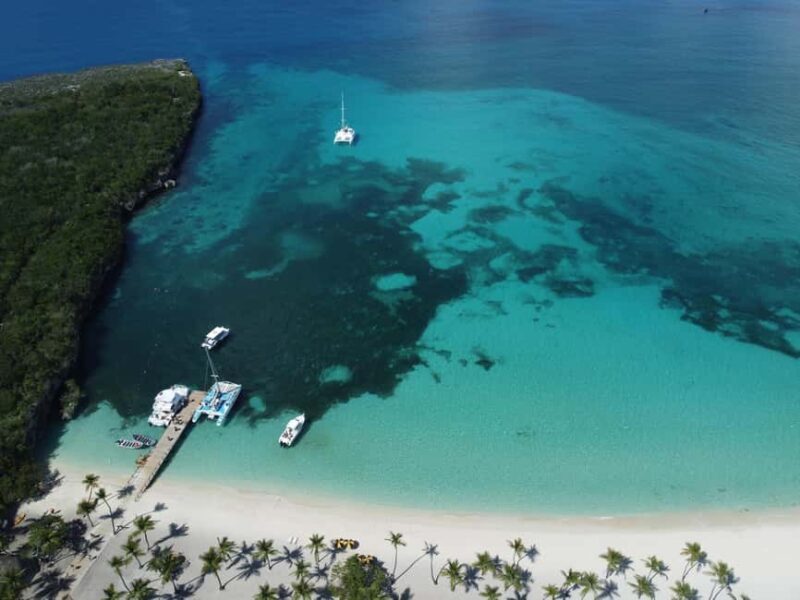 Private charter on a luxury catamaran - The Sum Up