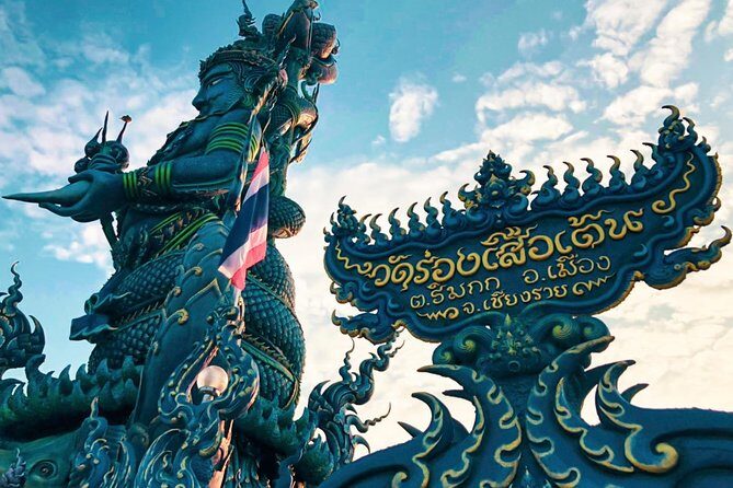Private Chiang Rai White and Blue Temple with Black House - Transportation and Experience Details