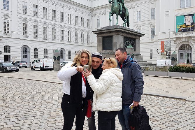 Private City Discovery walk - Historical Treasure hunt - Key Points