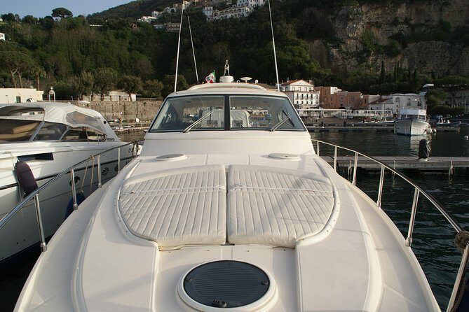 Private Cruise around Capri - yacht 50' - The Sum Up