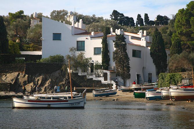 Private Dalí Museum and Tour from Barcelona - Transportation and Comfort
