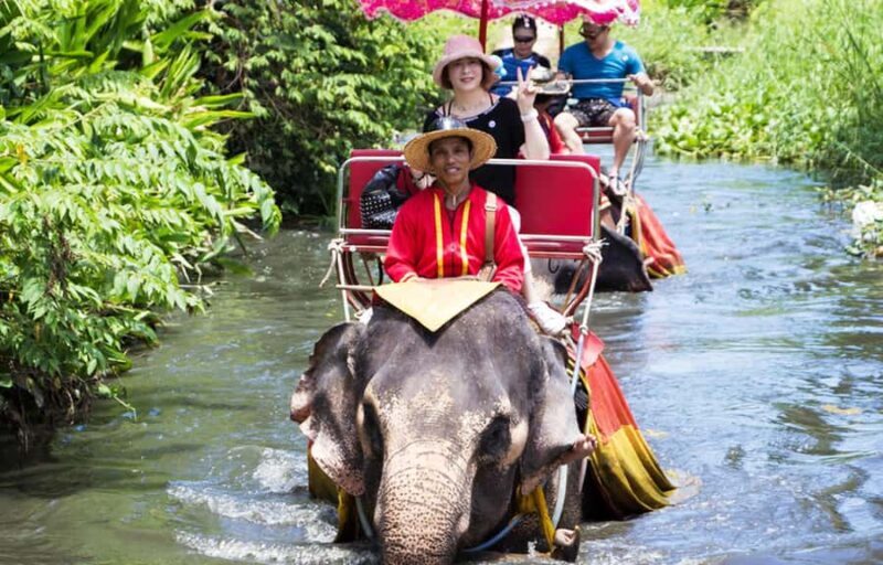 Private: Damnoen Saduak Floating Market, Railway, Wat & More - Damnoen Saduak Floating Market: A Classic Waterway Experience