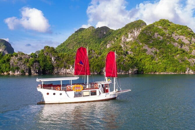 Private Day Cruise, Fishing Village and Kayak in Bai Tu Long - A Comprehensive Look at the Bai Tu Long Bay Experience