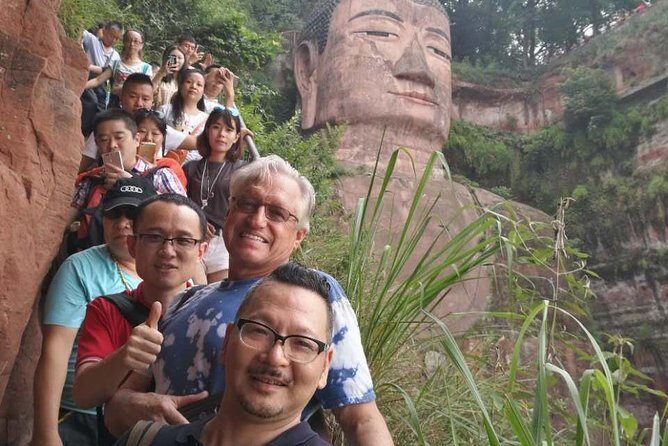 Private Day Tour: Chengdu Panda Base and Leshan Grand Buddha - A Full Day of Animal Encounters and Cultural Wonders