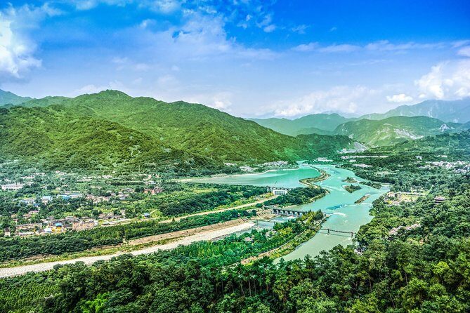 Private Day Tour: Dujiangyan Panda Base and Irrigation Project - An In-Depth Look at the Itinerary