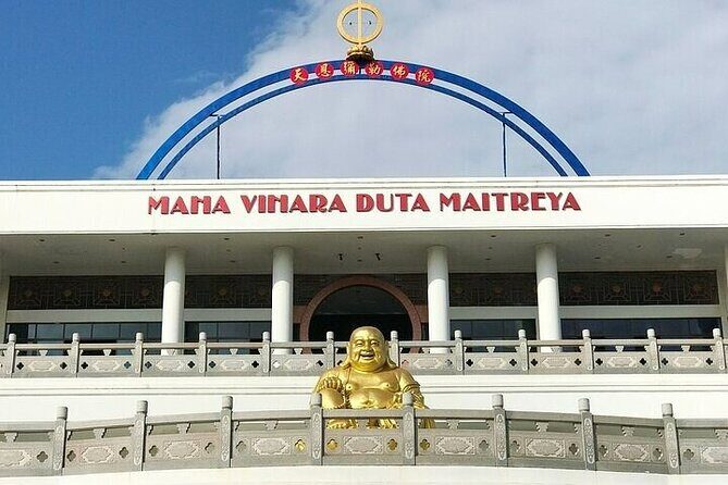 Private day tour: Indonesia & Malaysia Kuala Lumpur (2 countries) from Singapore - Key Points