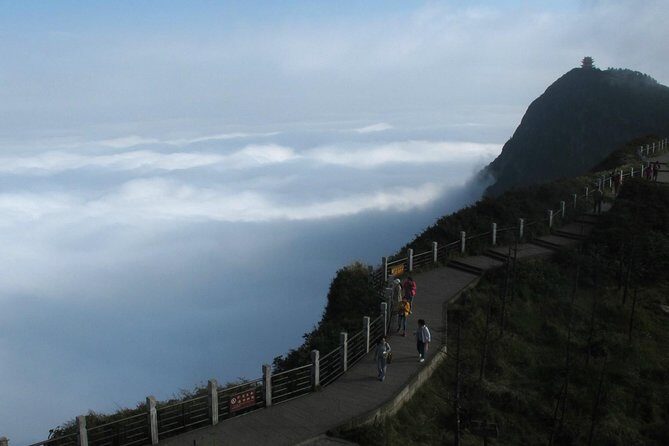 Private Day Tour: Mount Emei Tour by high-speed train from Chengdu - A Practical Introduction to the Mount Emei Day Tour