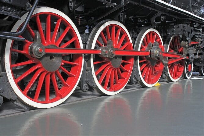 Private Day Tour of Delhi's Unusual Museums with Lunch - Transportation and Practicalities