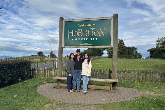Private Day Tour of Hobbiton Movie Set, Rotorua Mud Pool & More - Key Points