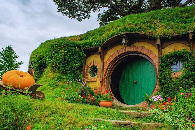 Private Day Tour of Hobbiton Movie Set, Rotorua Mud Pool & More - Is This Tour Worth the Price?