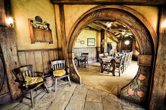 Private Day Tour of Ruakuri Cave, Glowworm and Hobbiton Movie Set - The Practical Side: Logistics, Duration, and Cost