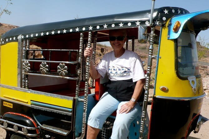 Private Day Tour of Taj Mahal with Heritage Walk and Rickshaw Ride - Exploring the Main Sights: Taj Mahal and Agra Fort