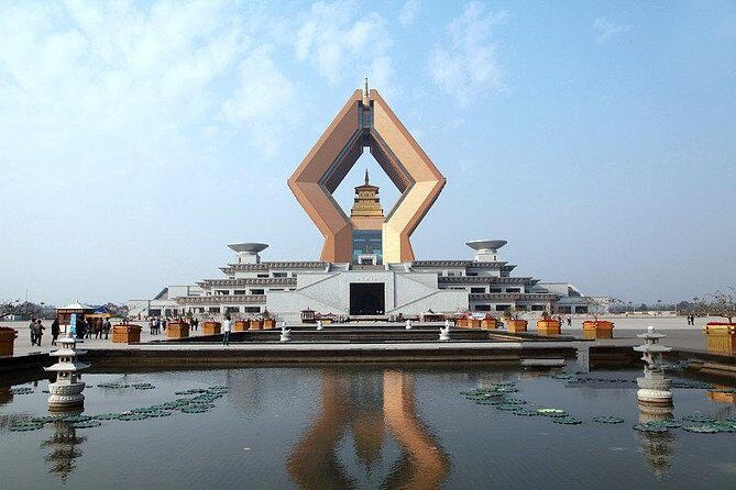 Private Day Tour to FaMen Temple and Vegetarian food Experience - Key Points