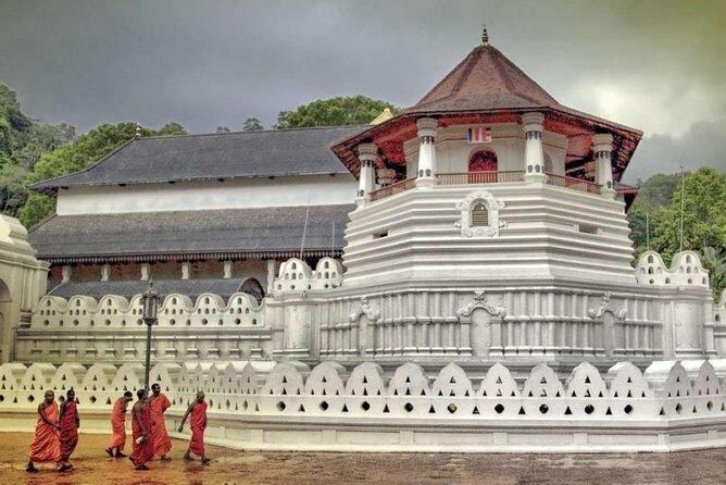 Private Day Tour To Kandy From Kaluthara - FAQ
