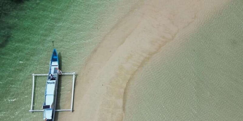 Private day tour to pink beach-sand island-gili petelu - Key Points